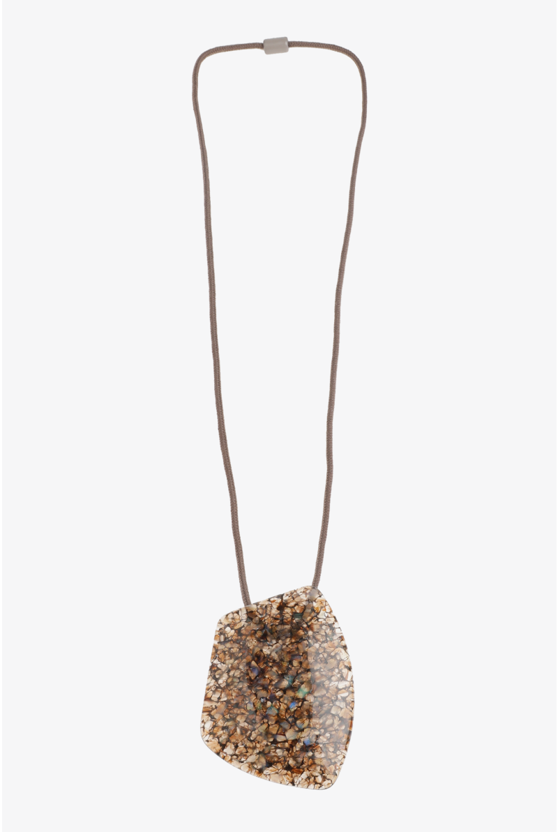 Lange ketting met resinehanger Bruin - Xandres